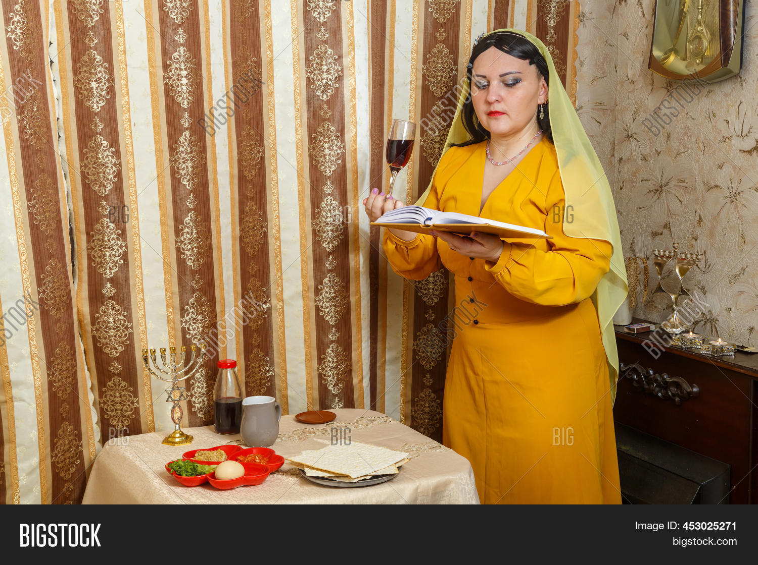 Jewish Woman Wig Head Image & Photo (Free Trial) | Bigstock