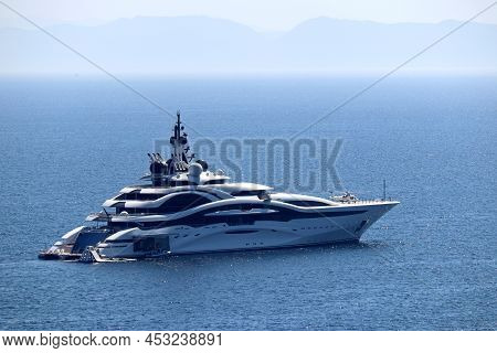 Luxury Yacht Helipad Image & Photo (Free Trial) | Bigstock
