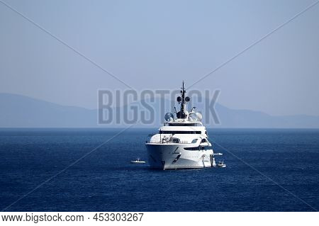 Luxury Yacht Helipad Image & Photo (Free Trial) | Bigstock
