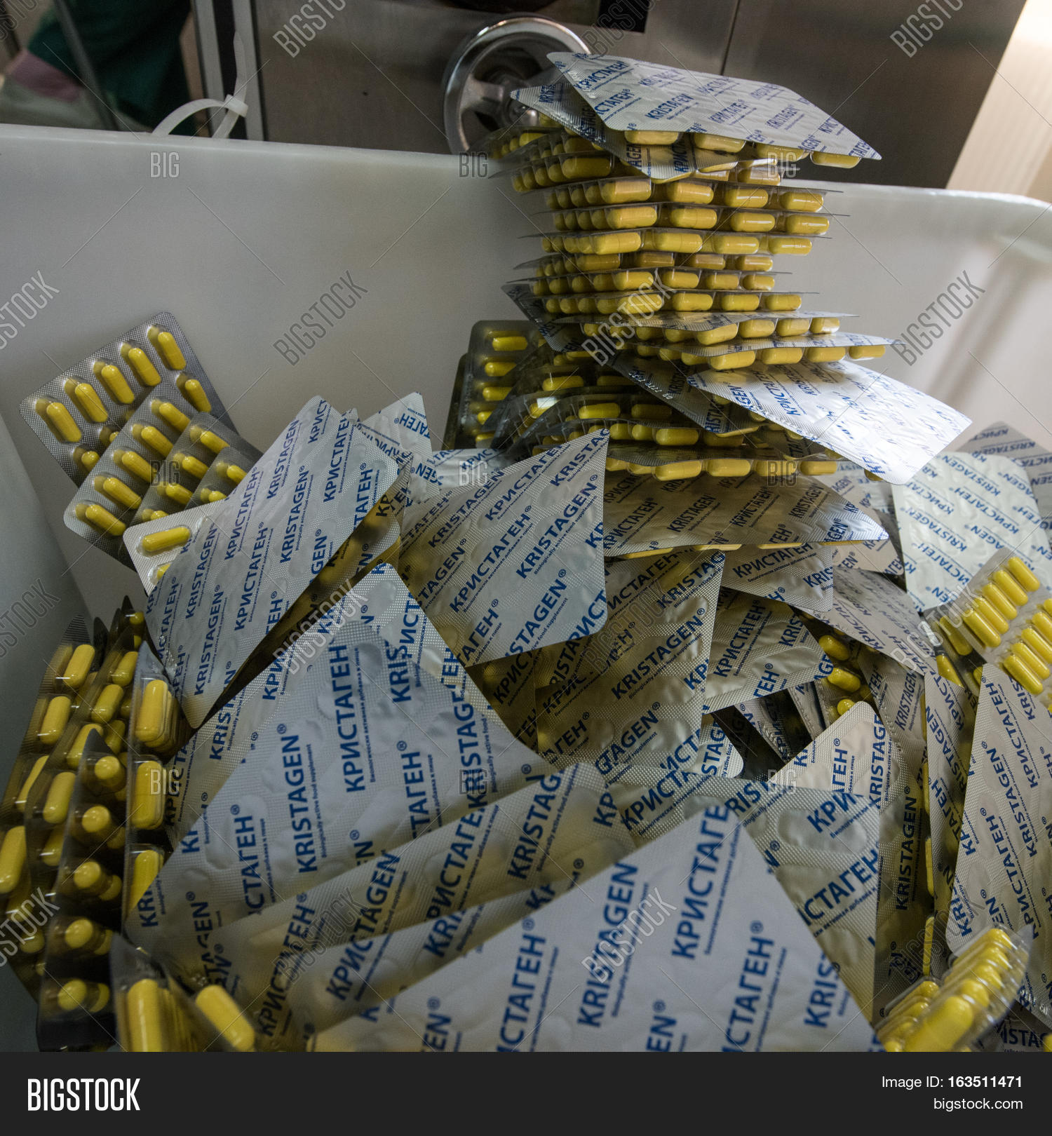 Capsules Packaging Image & Photo (Free Trial) | Bigstock