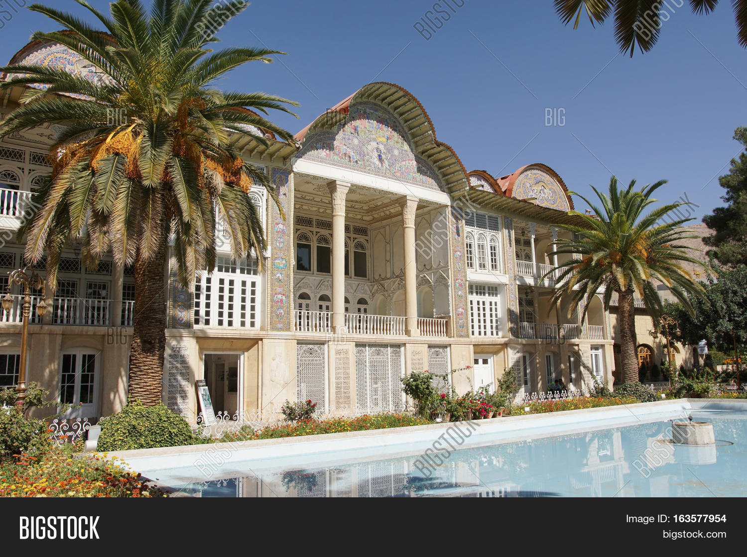 SHIRAZ, IRAN - OCTOBER Image & Photo (Free Trial) | Bigstock