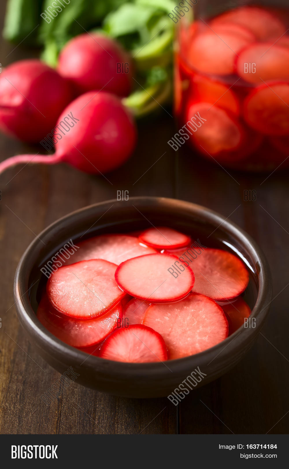 Imagen y foto Fresh Radishes Cut (prueba gratis) | Bigstock