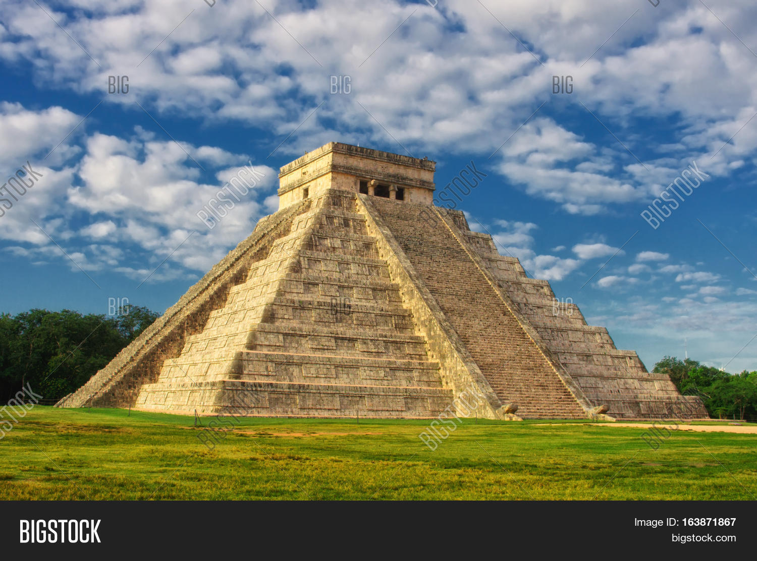 Pyramid Chichen Itza, Image & Photo (Free Trial) | Bigstock
