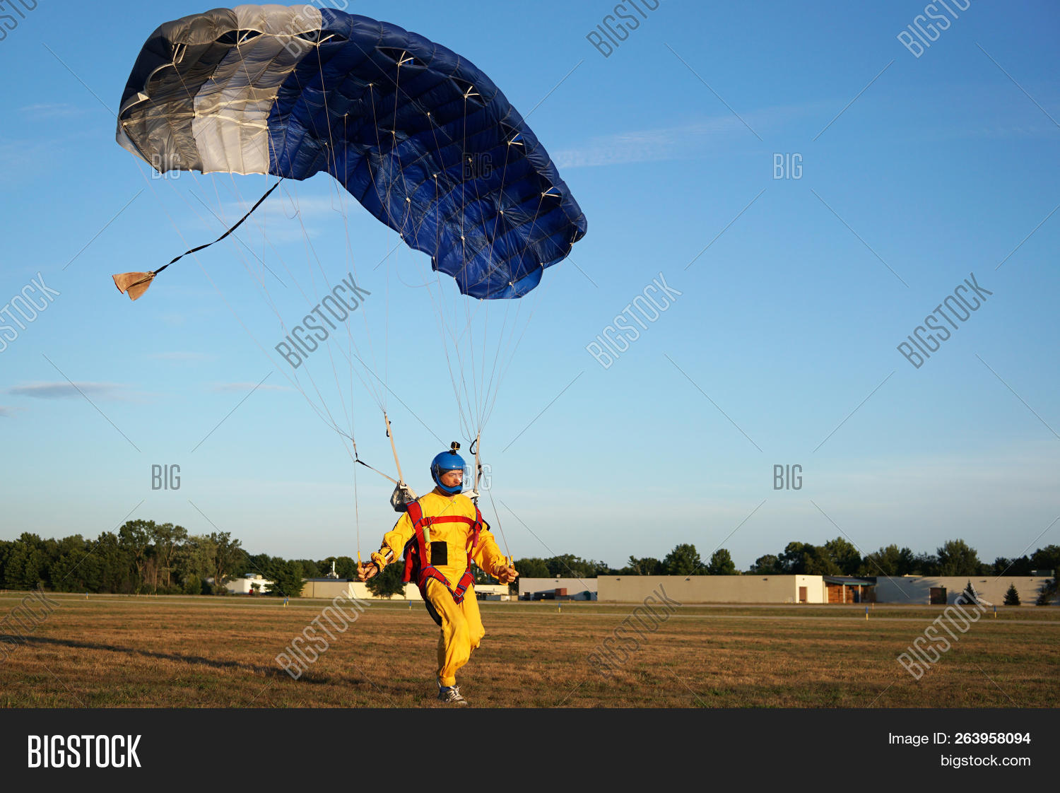 Landing Parachuter Image & Photo (Free Trial) | Bigstock