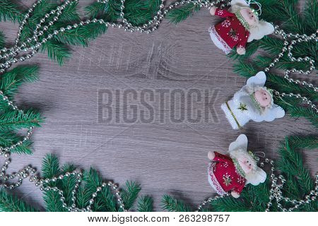 Natural Background, Christmas Toys, White Toys Of Angels .. A Circle ...