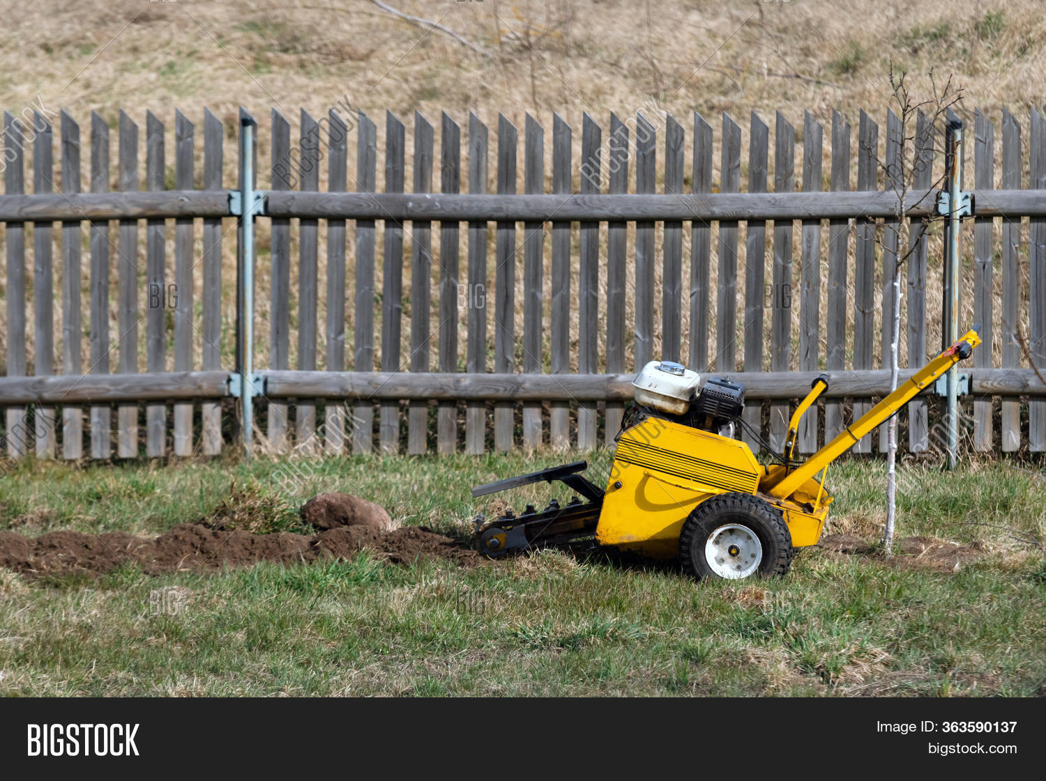 Excavator Digging Soil Image & Photo (Free Trial) | Bigstock