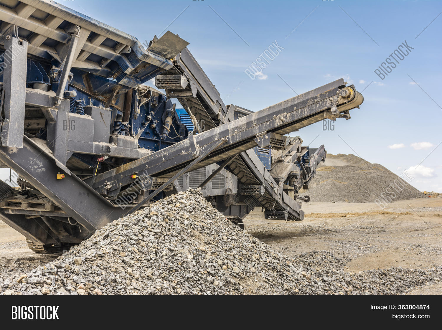 Heavy Mobile Machinery Image & Photo (Free Trial) | Bigstock