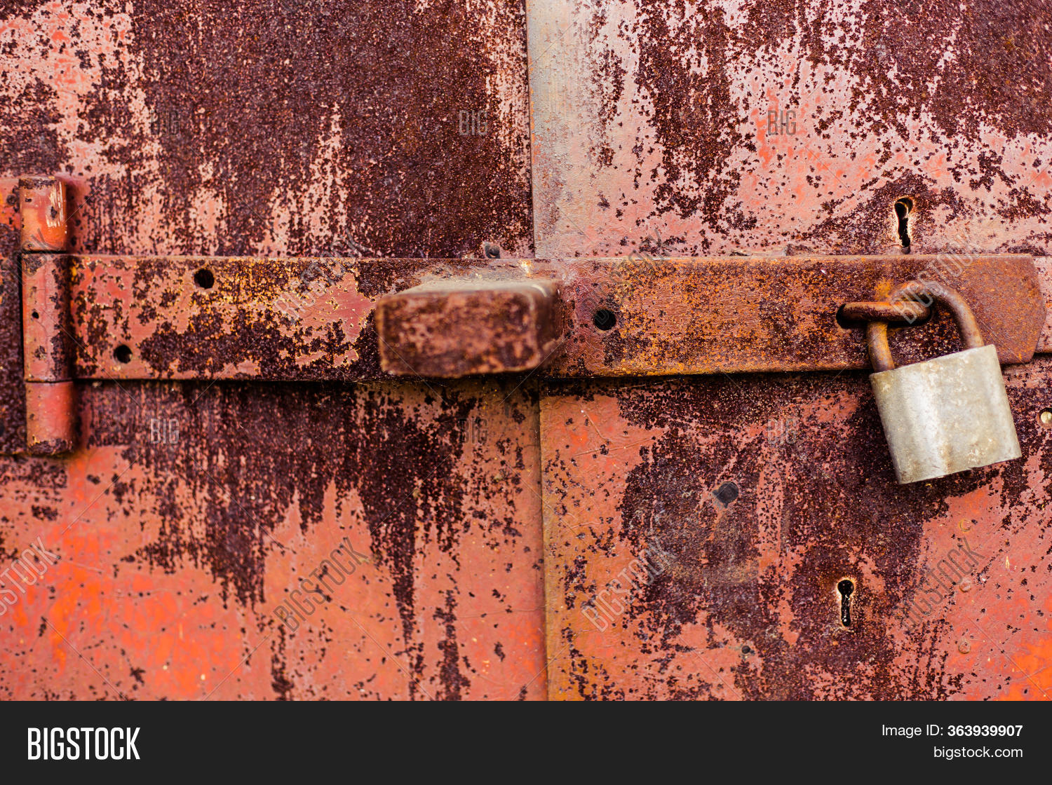 Old Rusty Padlock On Image & Photo (Free Trial) | Bigstock