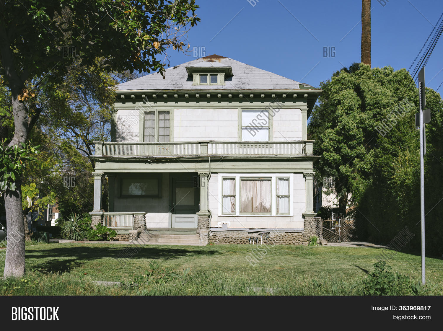 Old Decrepit Home Need Image & Photo (Free Trial) | Bigstock