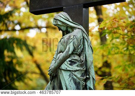 Mourning Woman Image & Photo (Free Trial) | Bigstock