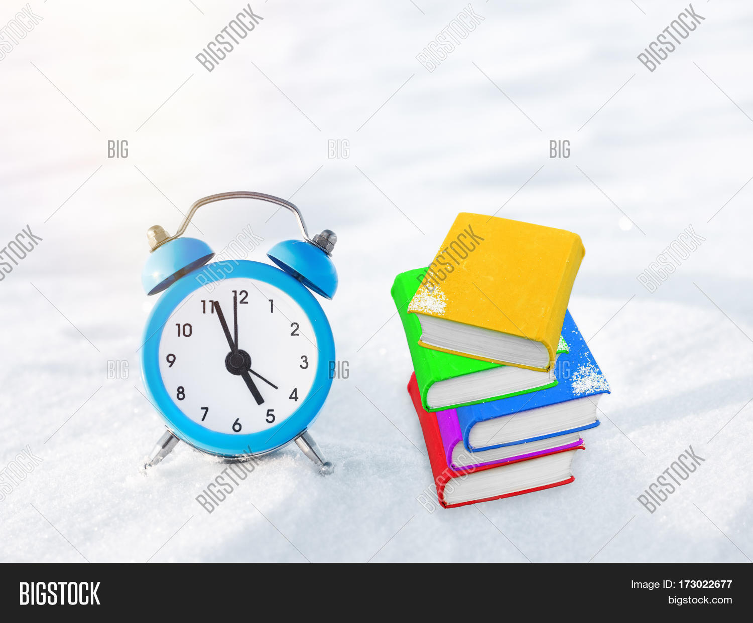 Imagen y foto Time Read. Book (prueba gratis) | Bigstock