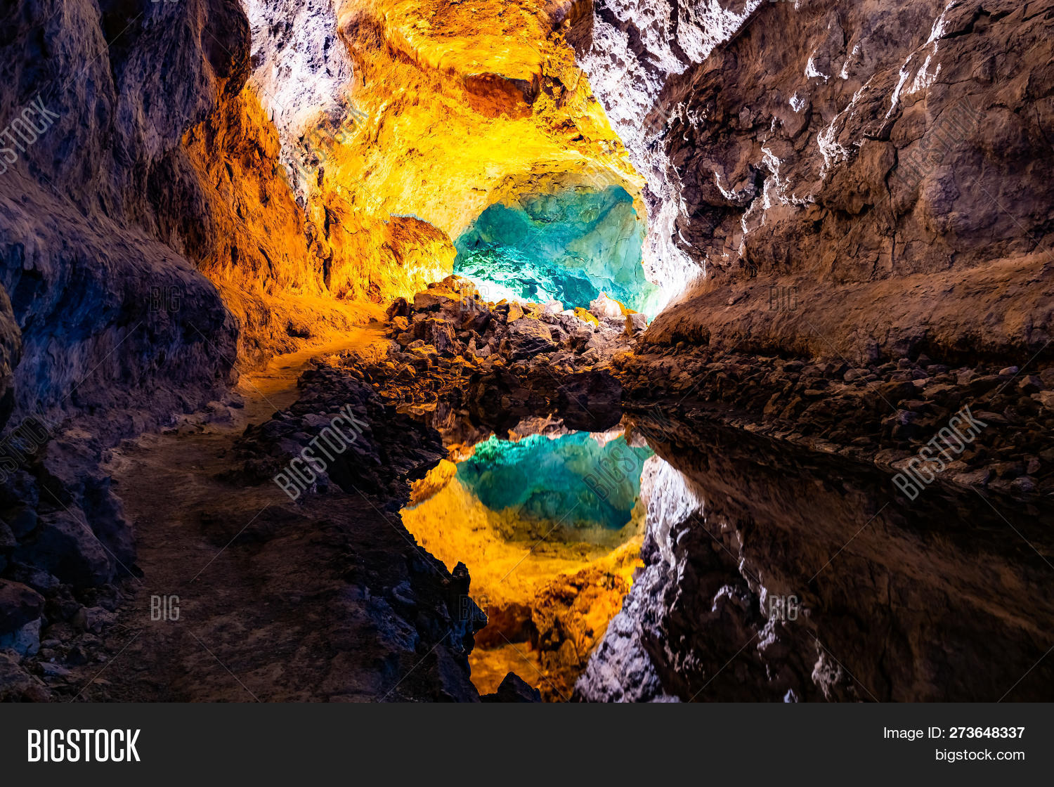 Water Optical Illusion Image & Photo (Free Trial) | Bigstock