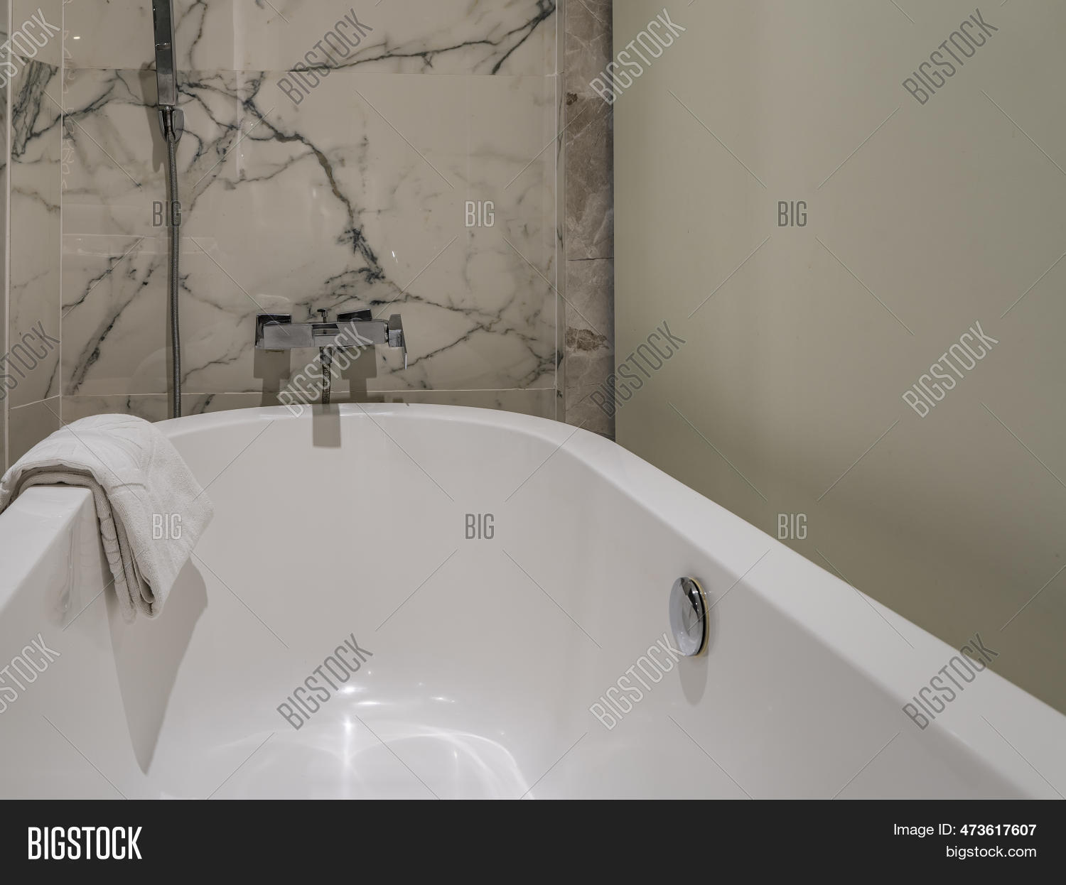 White Acrylic Bathtub Image & Photo (Free Trial) | Bigstock