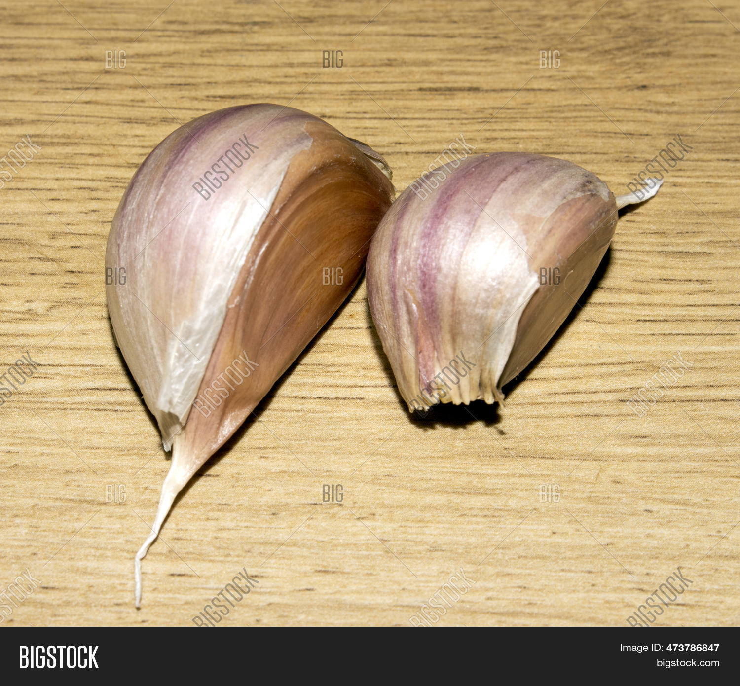 Unpeeled Garlic Clove Image & Photo (Free Trial) | Bigstock