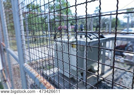 Wire Mesh Fence Image & Photo (Free Trial) | Bigstock