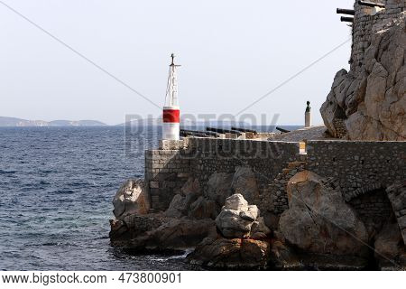Lighthouse Image & Photo (Free Trial) | Bigstock
