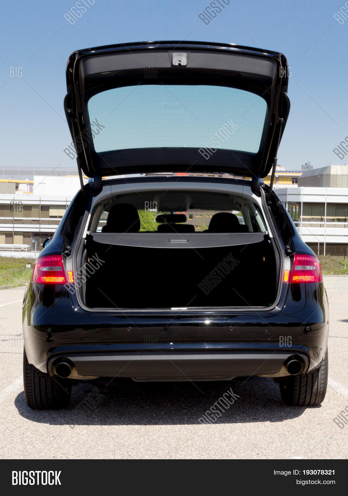 Imagen y foto Rear View Car Open (prueba gratis) | Bigstock