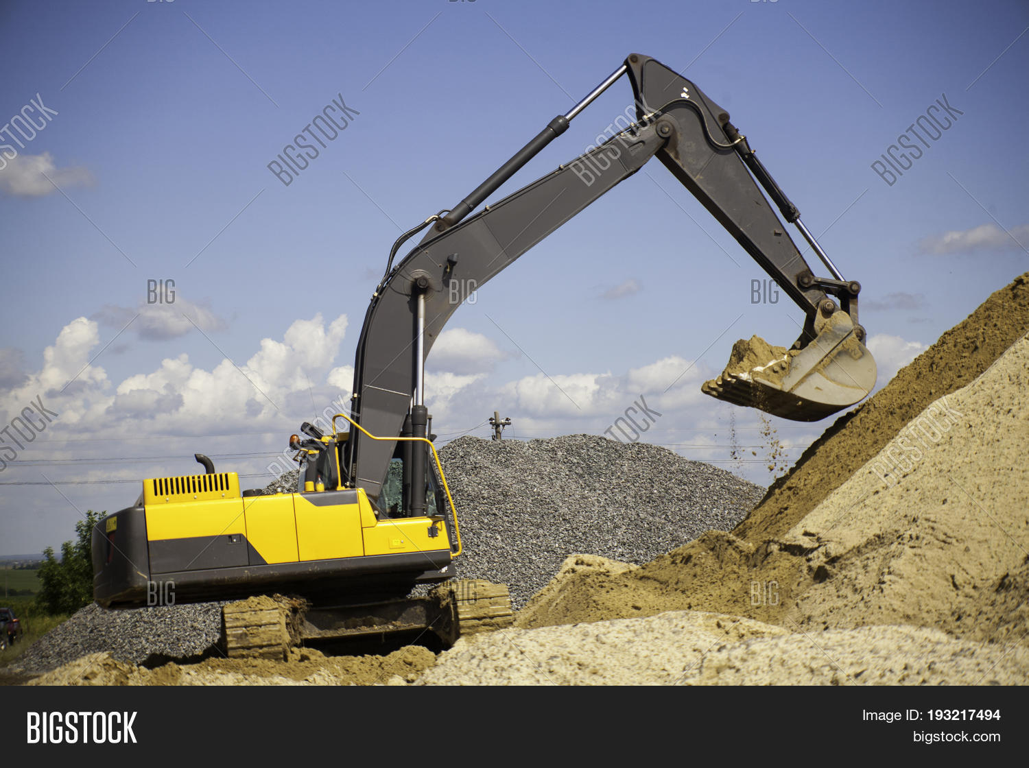 Large Yellow Excavator Image & Photo (Free Trial) | Bigstock