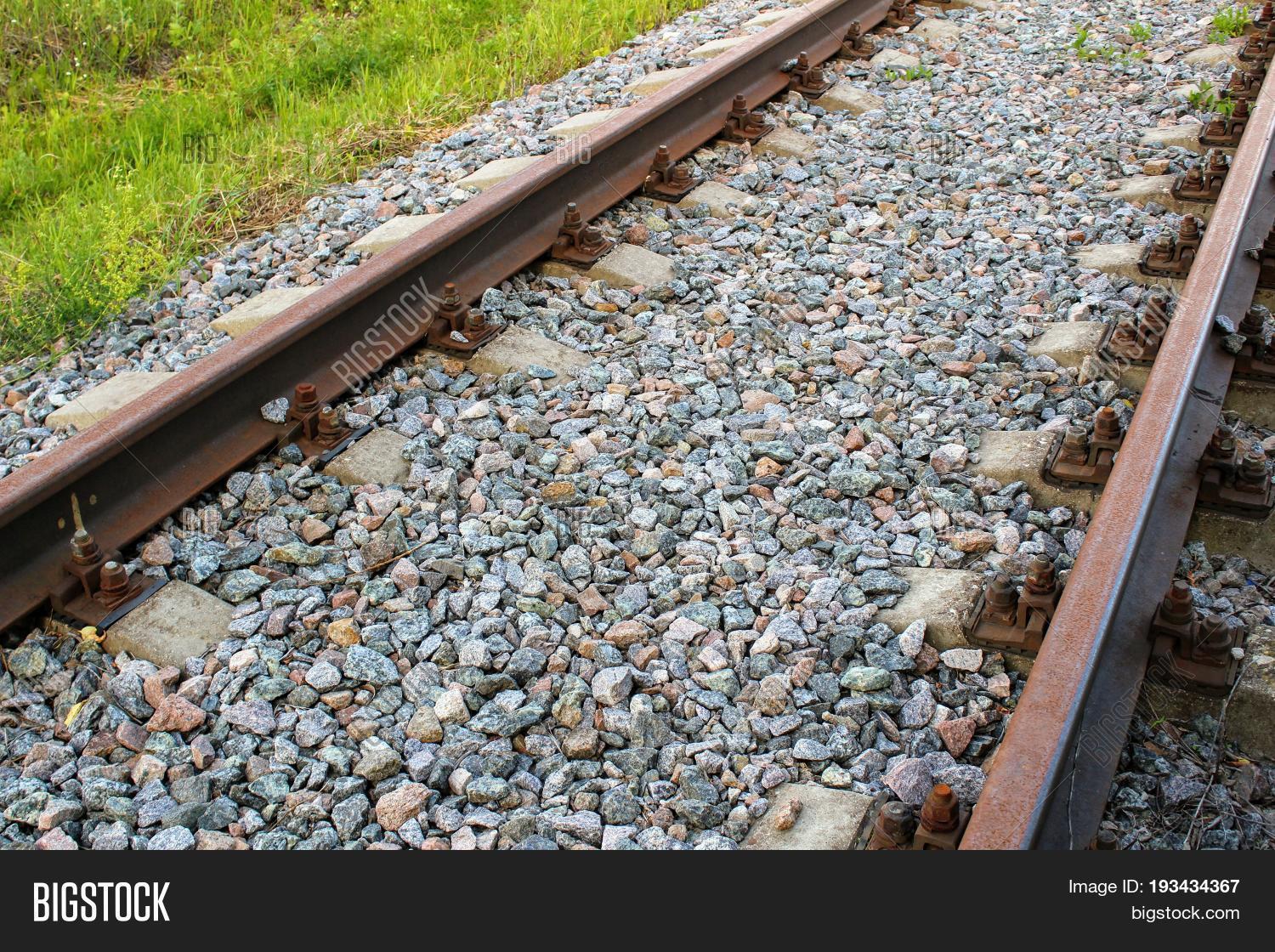 Rusty Track 이미지 및 사진(무료 체험) | Bigstock