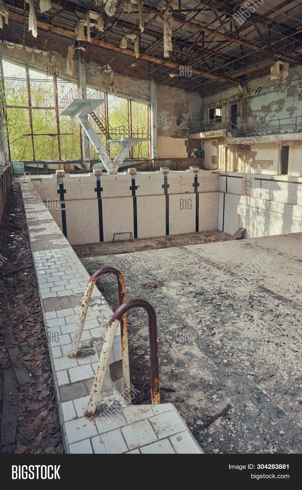 Abandoned Swimming Image & Photo (Free Trial) | Bigstock