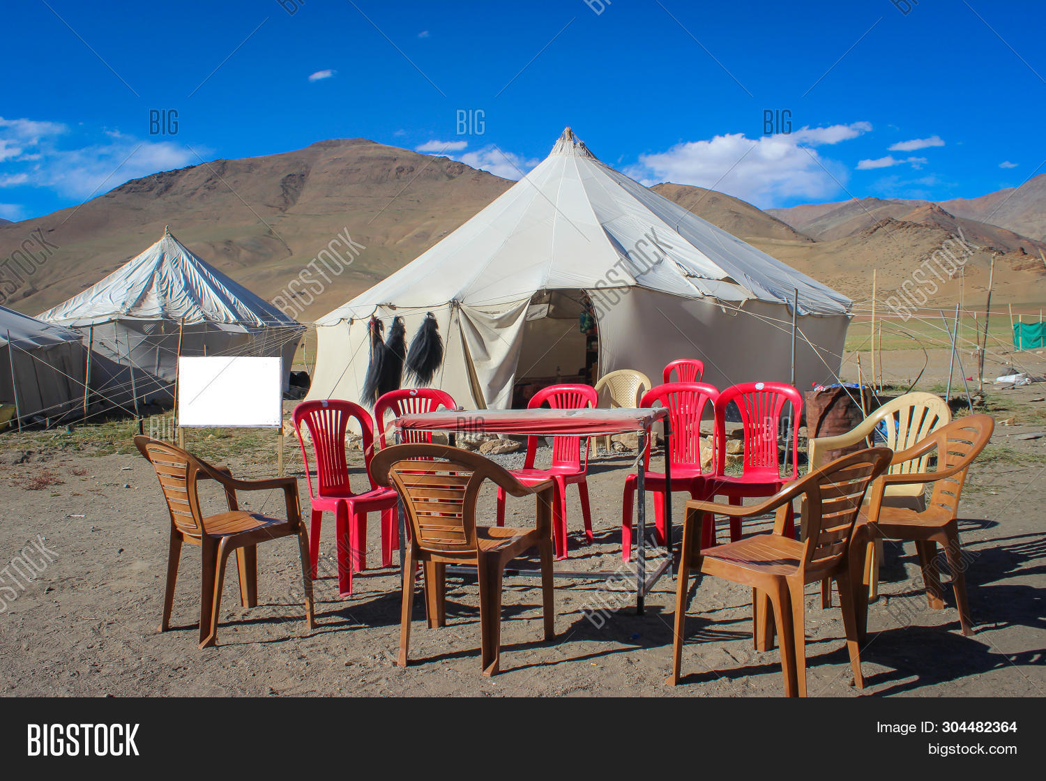 Small Makeshift Image & Photo (Free Trial) | Bigstock