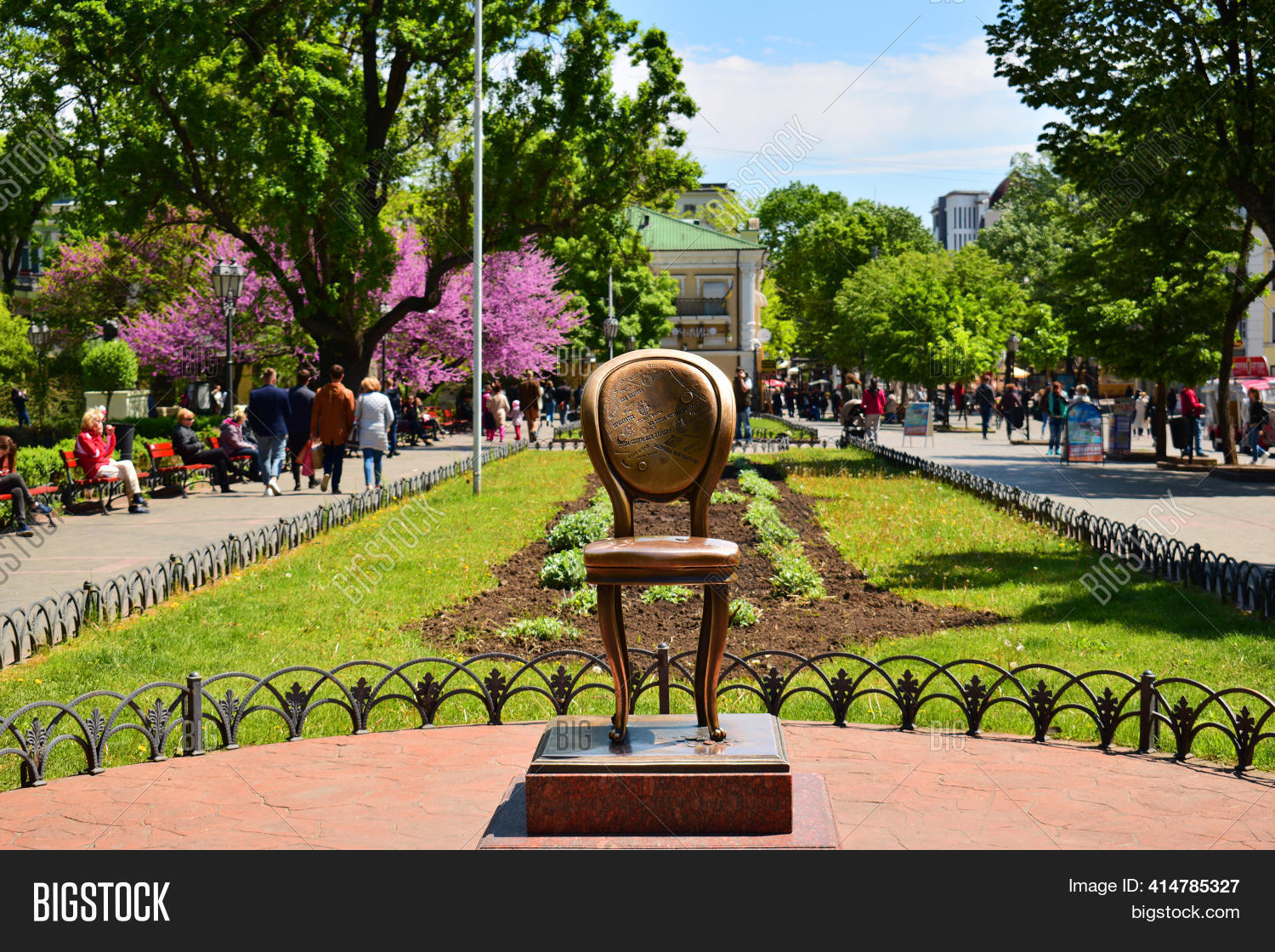 Monument Twelfth Chair Image & Photo (Free Trial) | Bigstock