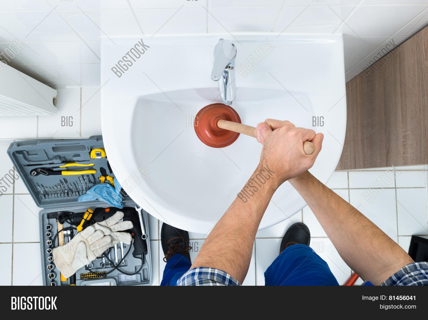 Male Plumber Using Image & Photo (Free Trial) | Bigstock