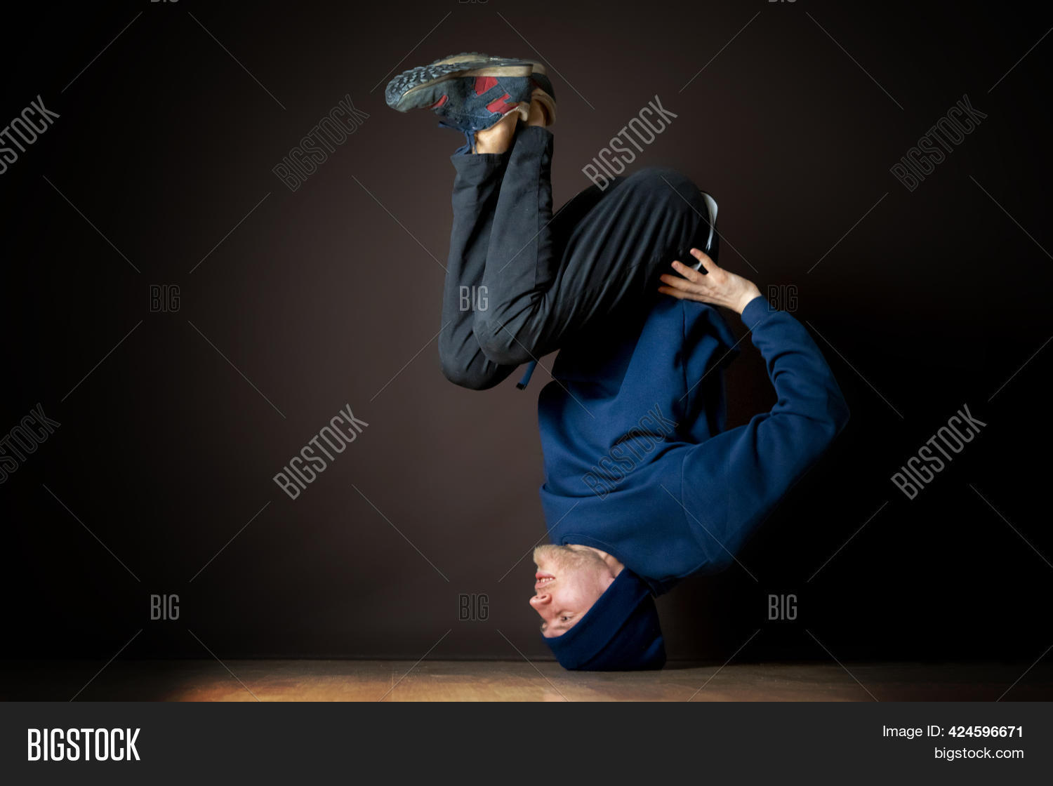 Hip Hop Dancer Perform Image & Photo (Free Trial) | Bigstock