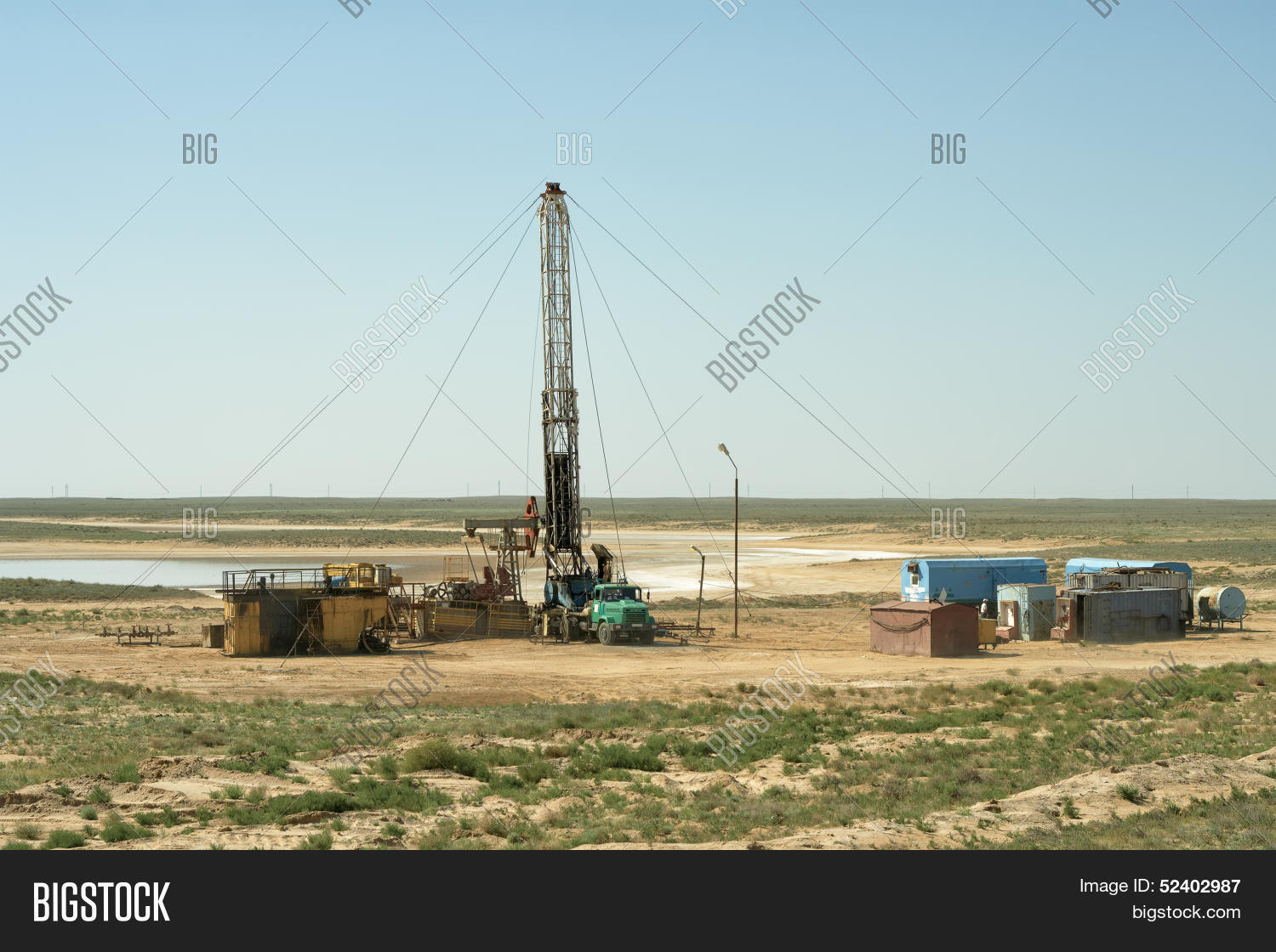 Drilling Rig Desert Image & Photo (Free Trial) | Bigstock