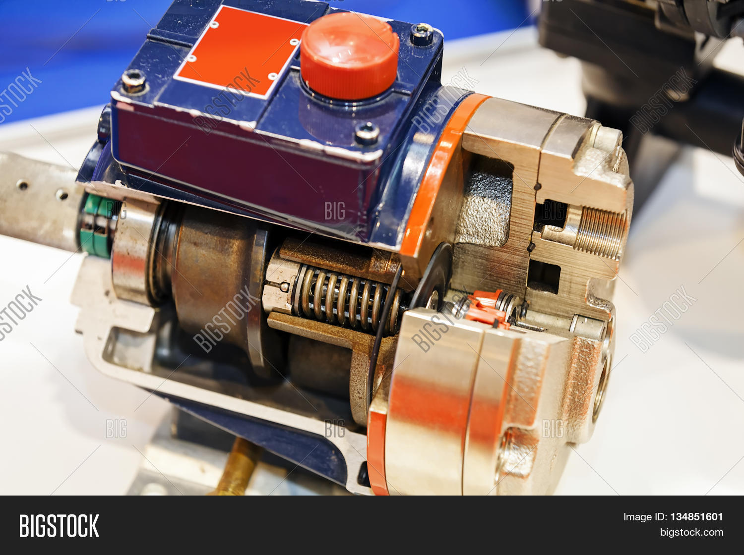 Cross Section Engine Image & Photo (Free Trial) | Bigstock