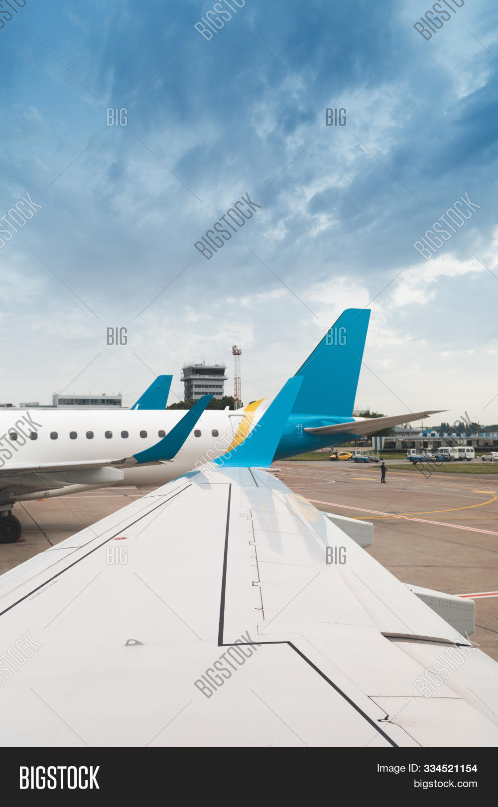 Plane Loading Image & Photo (Free Trial) | Bigstock