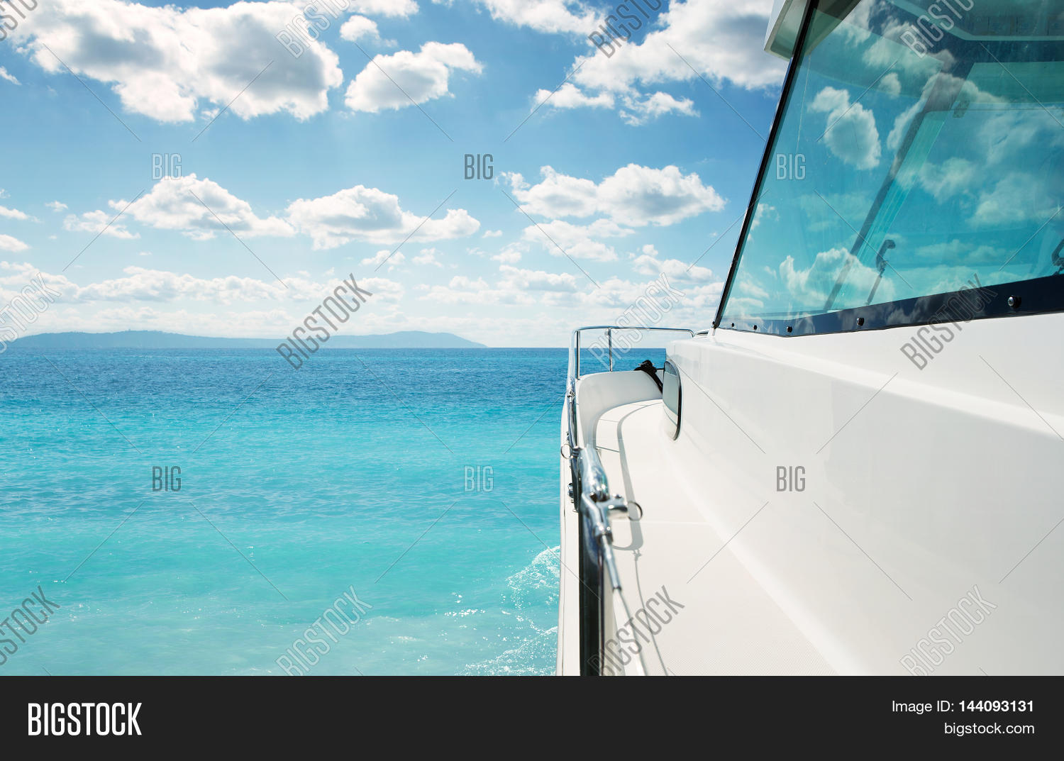 Side View Luxury Yacht Image & Photo (Free Trial) | Bigstock