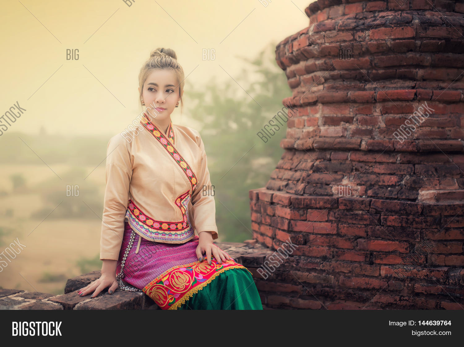Beautiful Girl Myanmar Image & Photo (Free Trial) | Bigstock