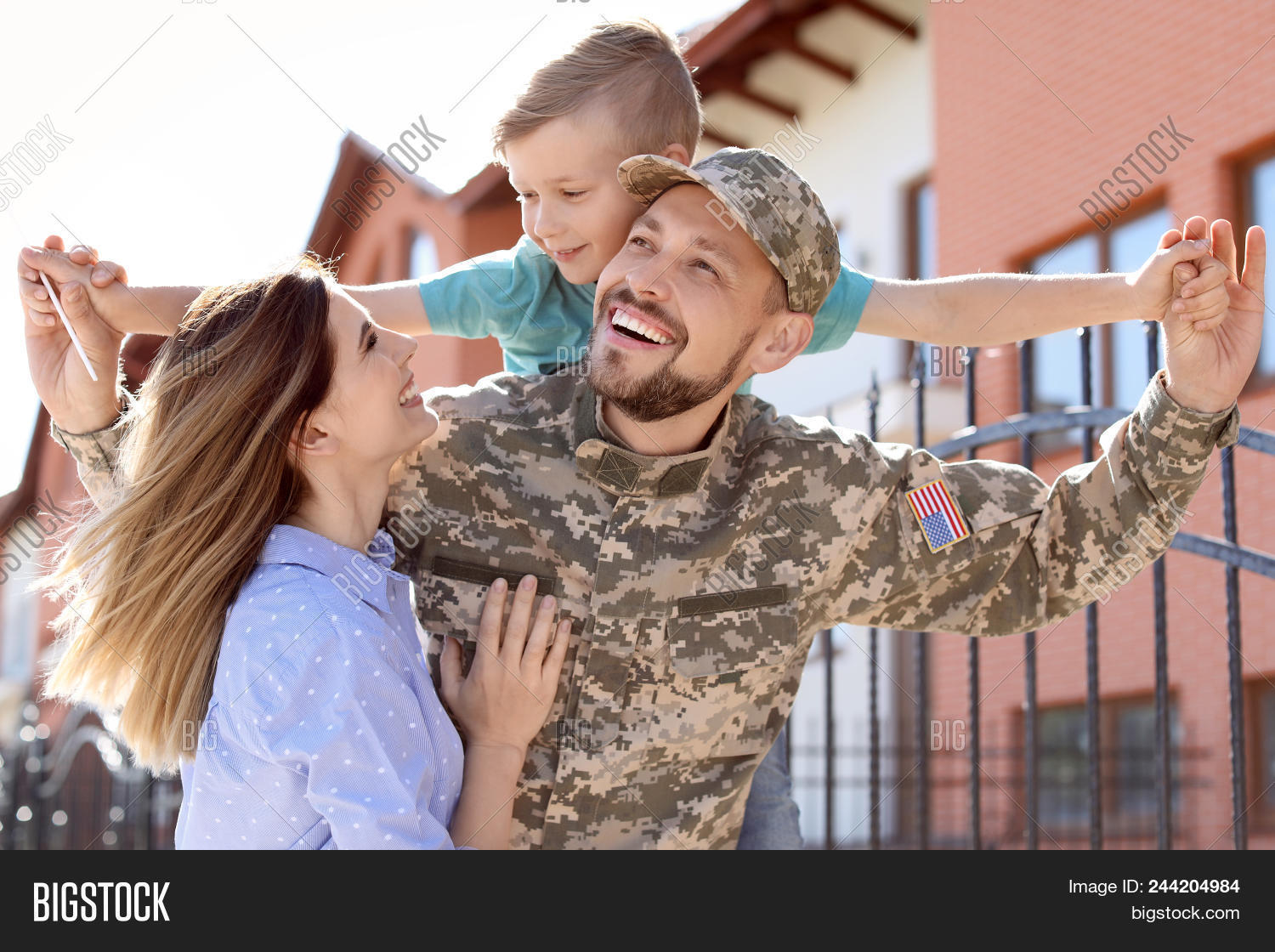 Male Soldier Reunited Image & Photo (Free Trial) | Bigstock