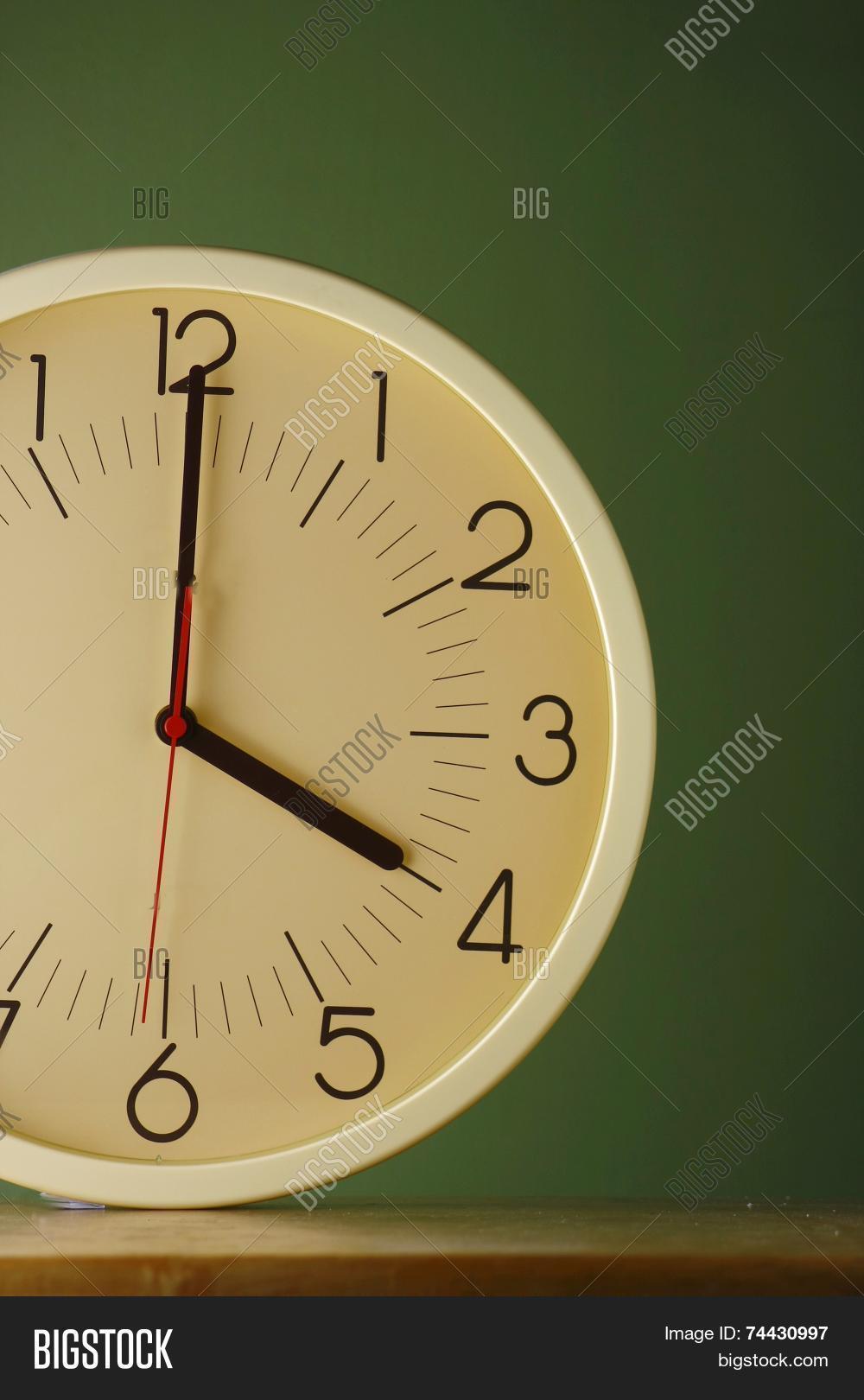 Analog Clock Four O' Image & Photo (Free Trial) | Bigstock