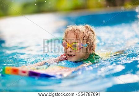 Child Learning Swim Image & Photo (Free Trial) | Bigstock