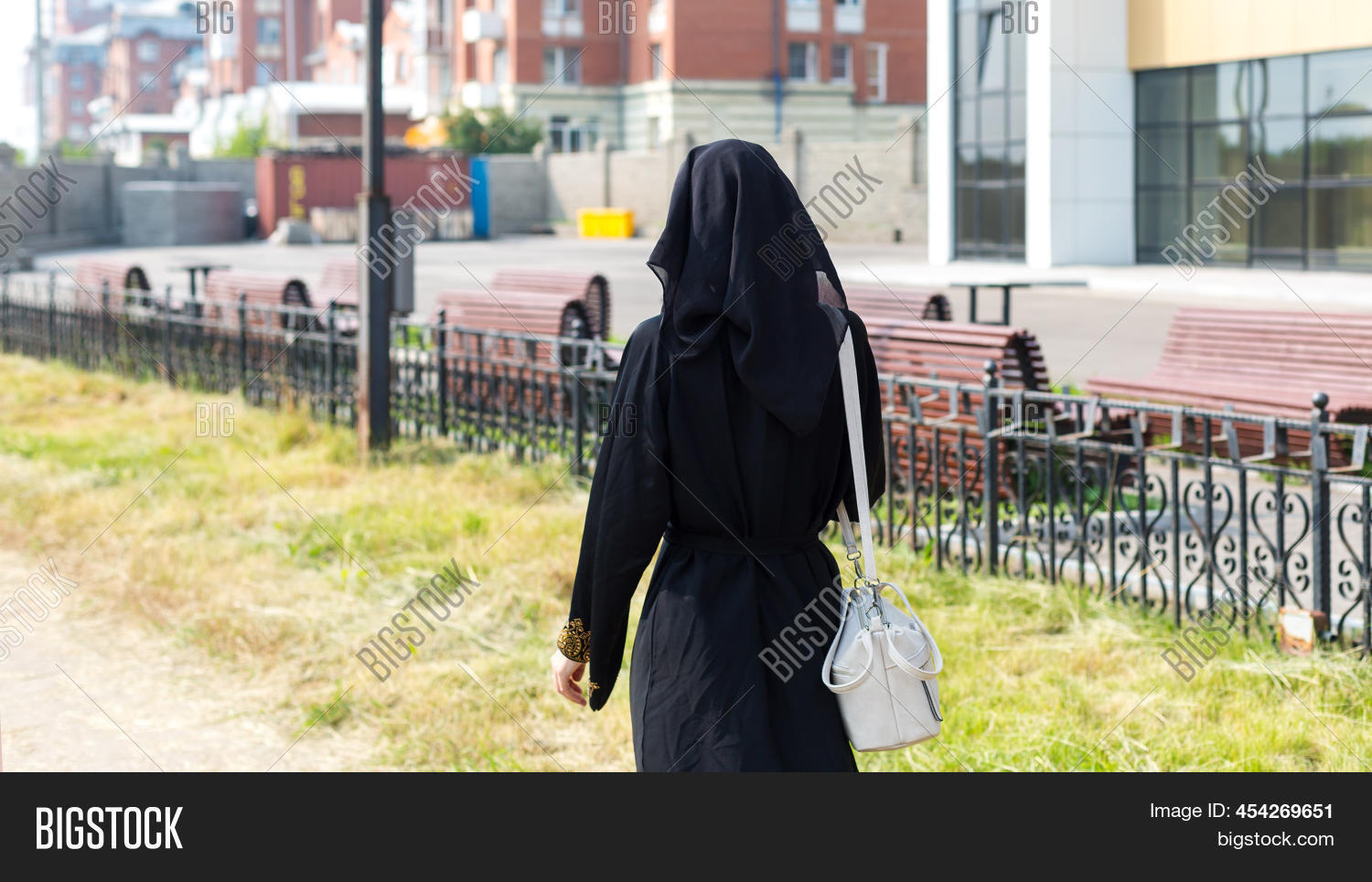Muslim Woman Walking Image & Photo (Free Trial) | Bigstock