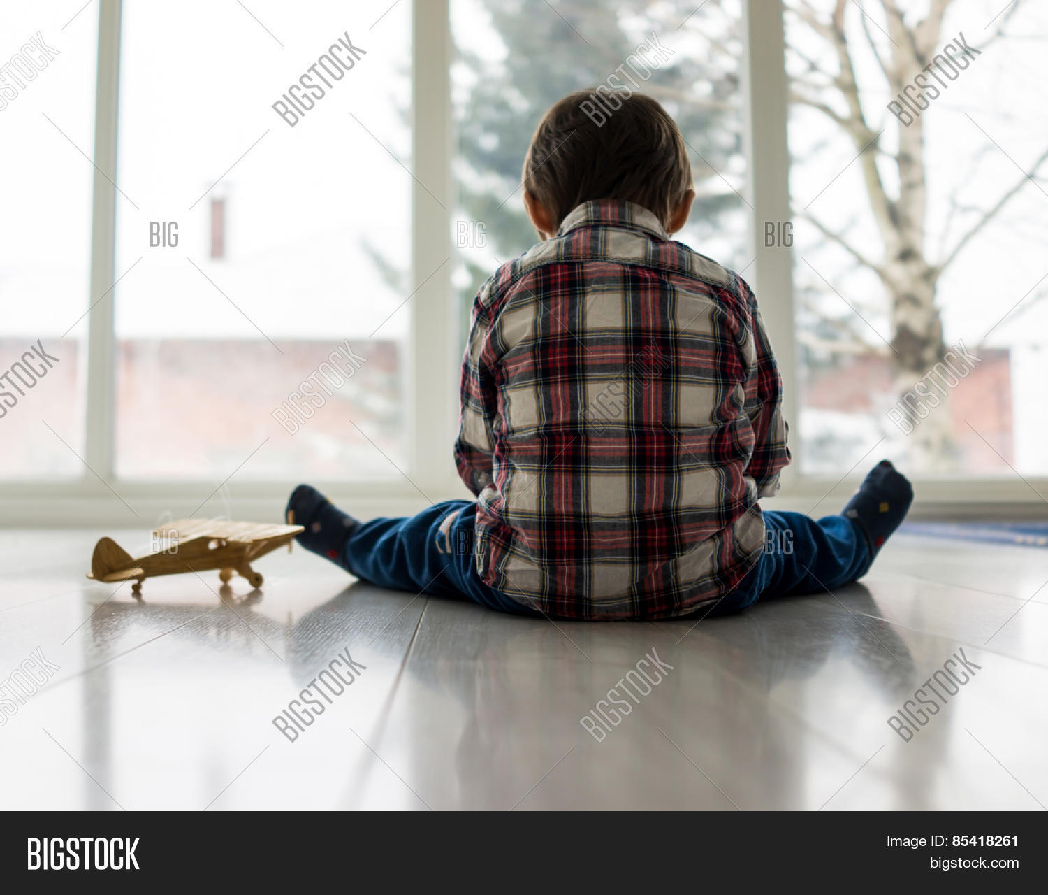 Imagen y foto Sad Kid Sitting On (prueba gratis) | Bigstock