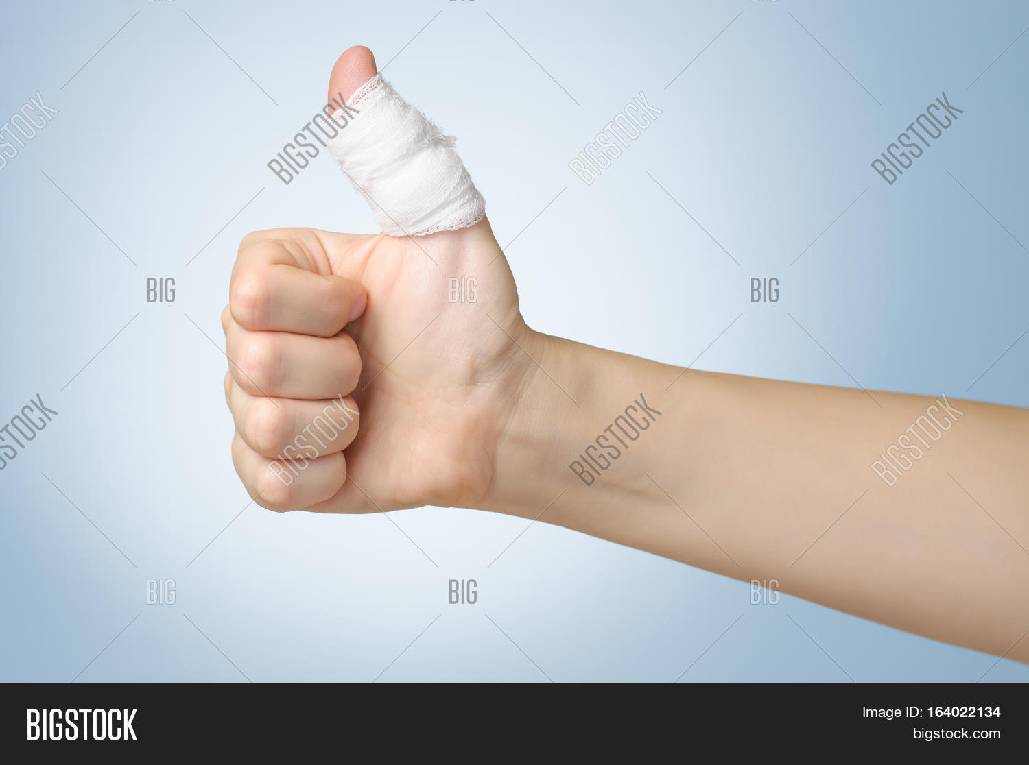 Injured Painful Finger Image & Photo (Free Trial) | Bigstock
