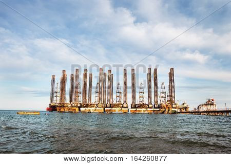 Abandoned Oil Rigs Sea Image & Photo (Free Trial) | Bigstock