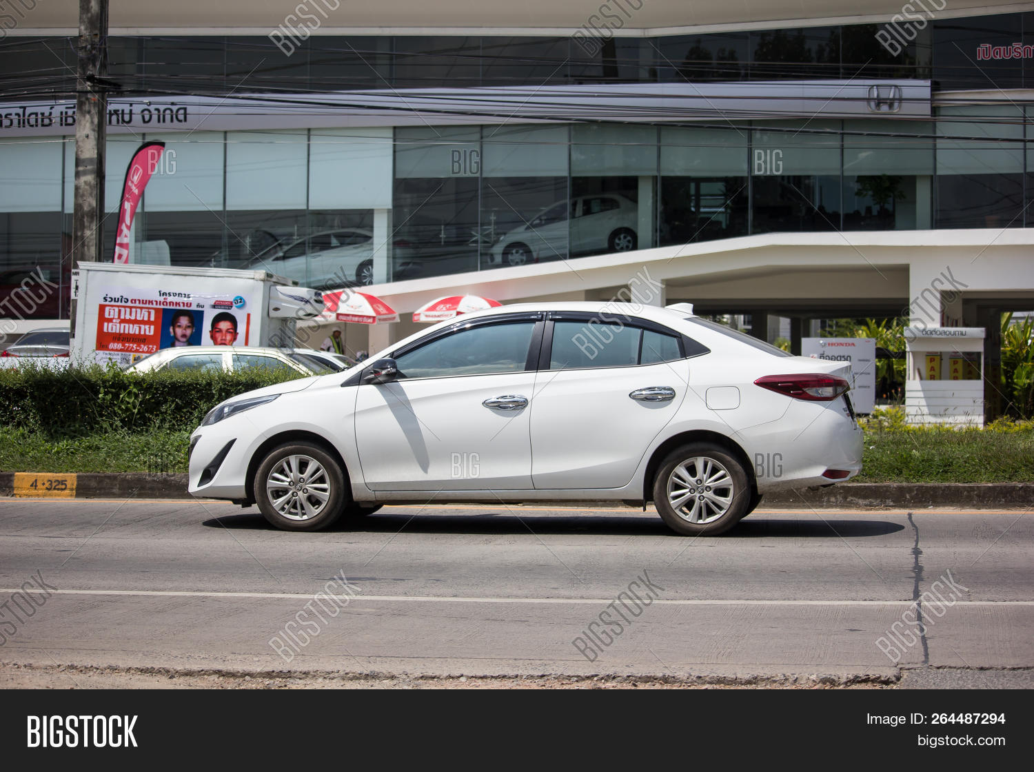 New Private Sedan Car Image & Photo (Free Trial) | Bigstock
