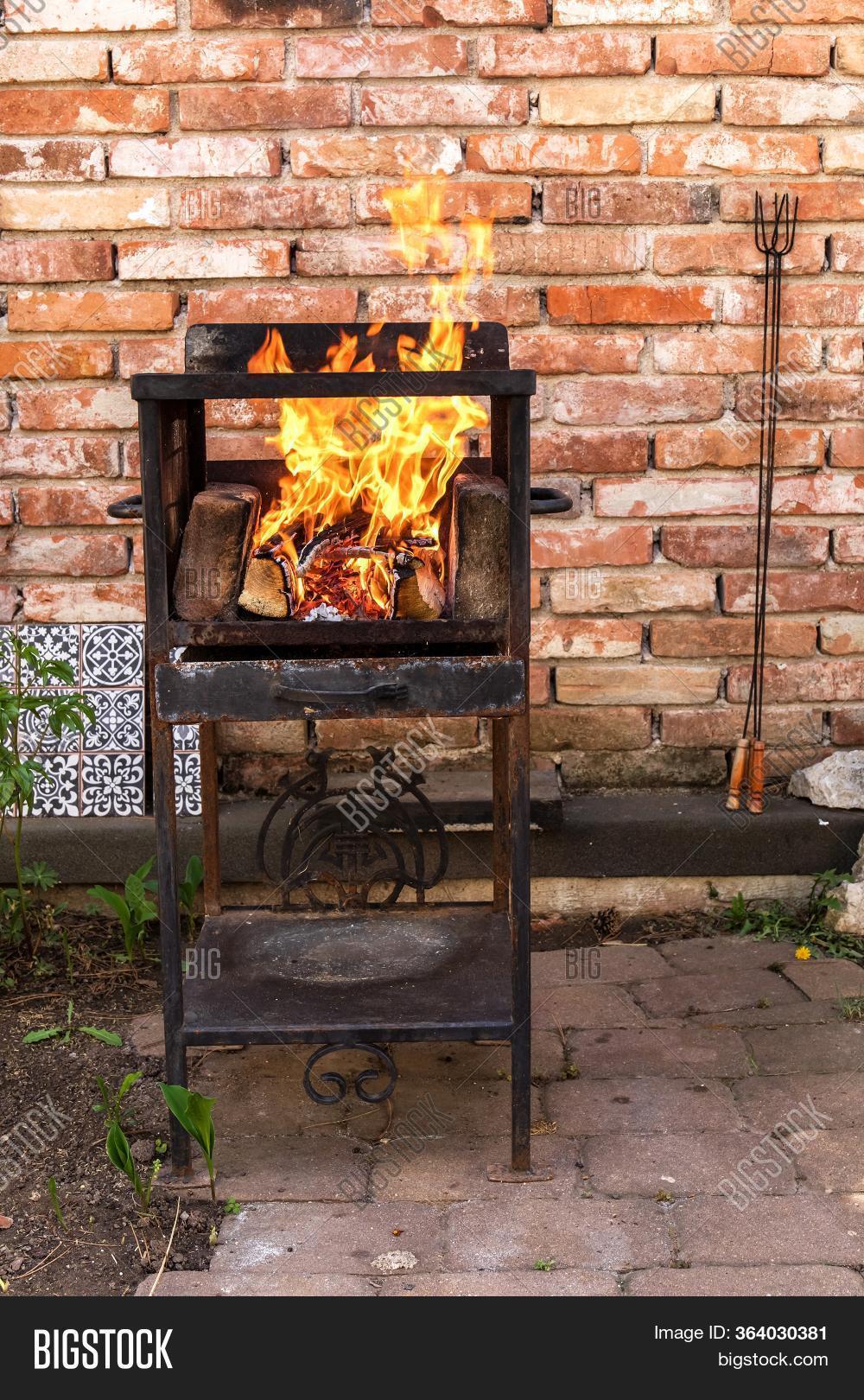 Old Rusty Metal Grill Image & Photo (Free Trial) | Bigstock