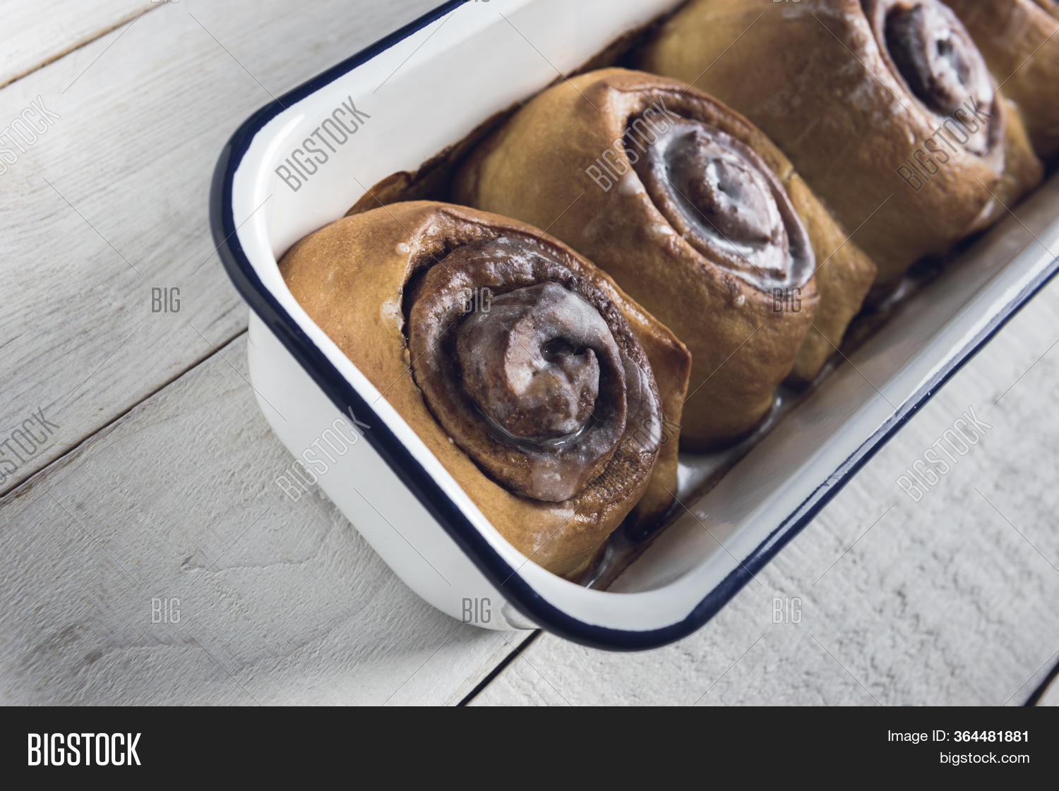 Close- Baking Pan Image & Photo (Free Trial) | Bigstock