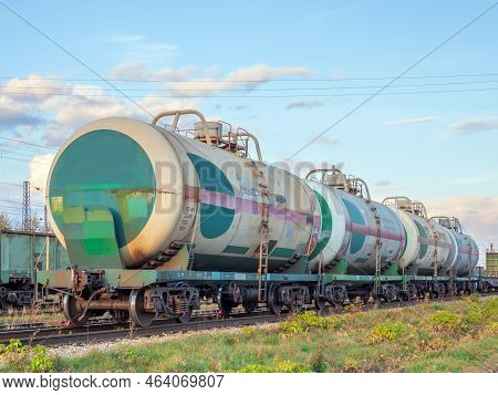 Coupling Tank Cars Image & Photo (Free Trial) | Bigstock