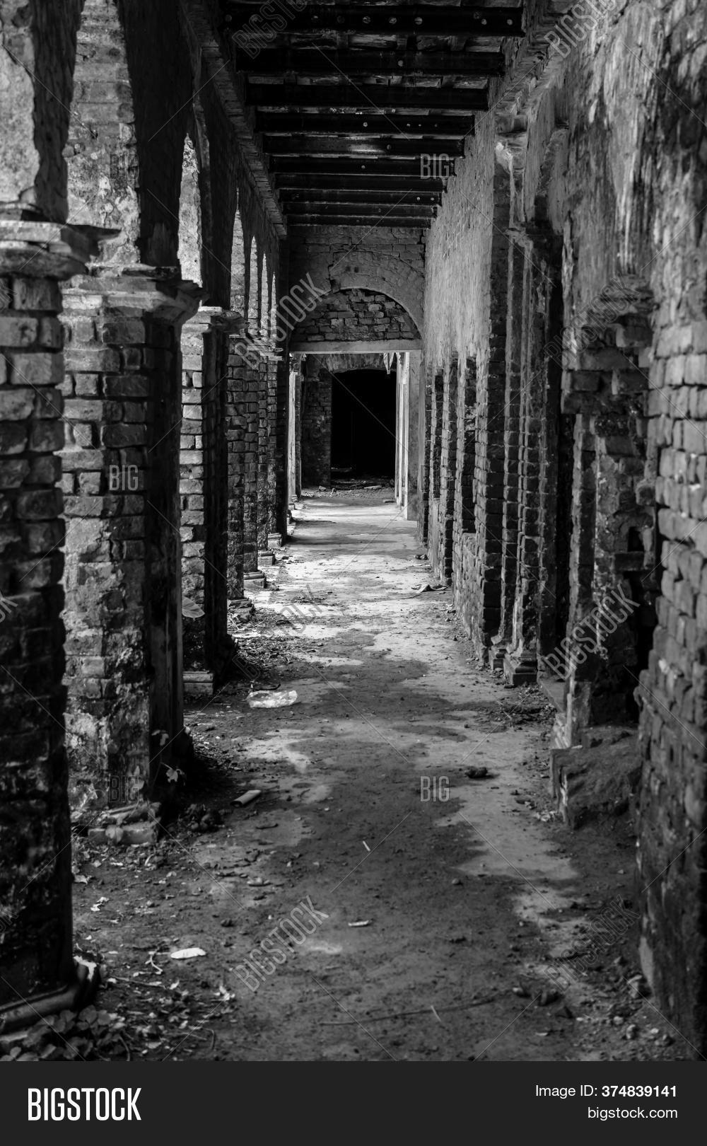 Old Abandoned Haunted Image & Photo (Free Trial) | Bigstock