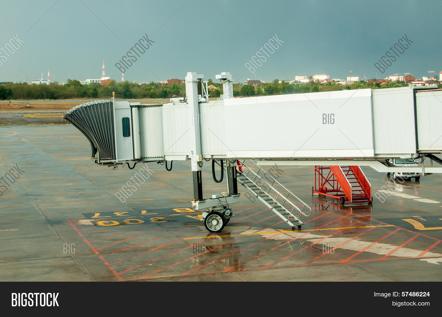 Aerobridge Image & Photo (Free Trial) | Bigstock