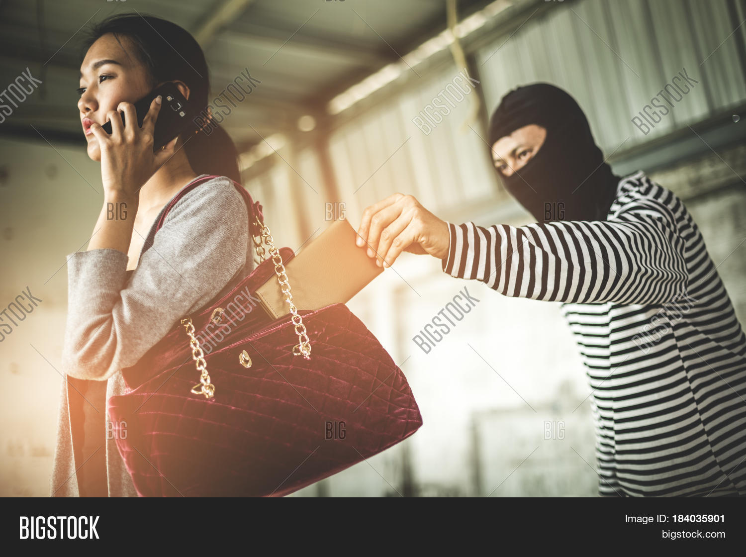 Thief Stealing Wallet Image & Photo (Free Trial) | Bigstock