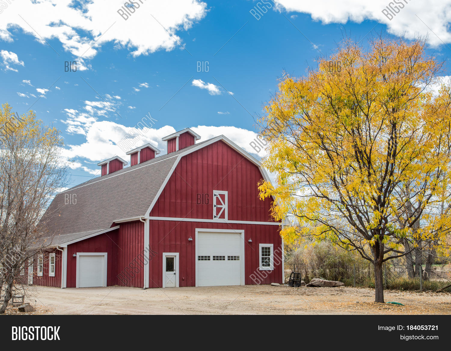 Old Red Barn Autumn Image & Photo (Free Trial) | Bigstock