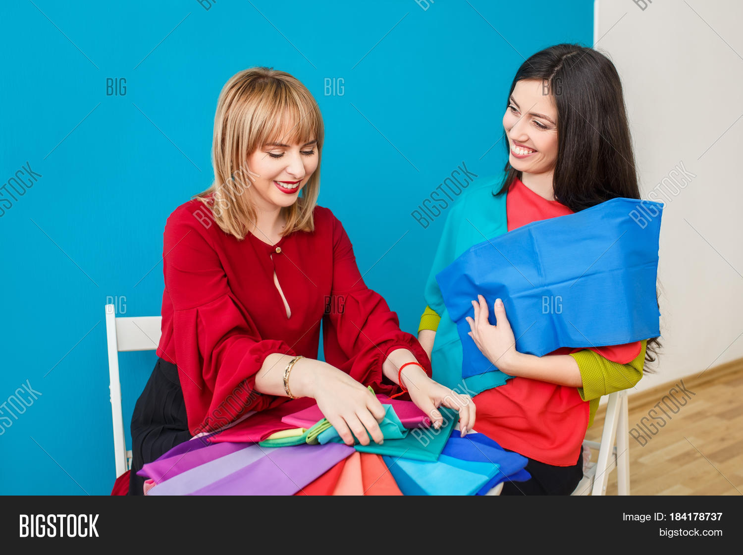 Stylist Doing Color Image & Photo (Free Trial) | Bigstock