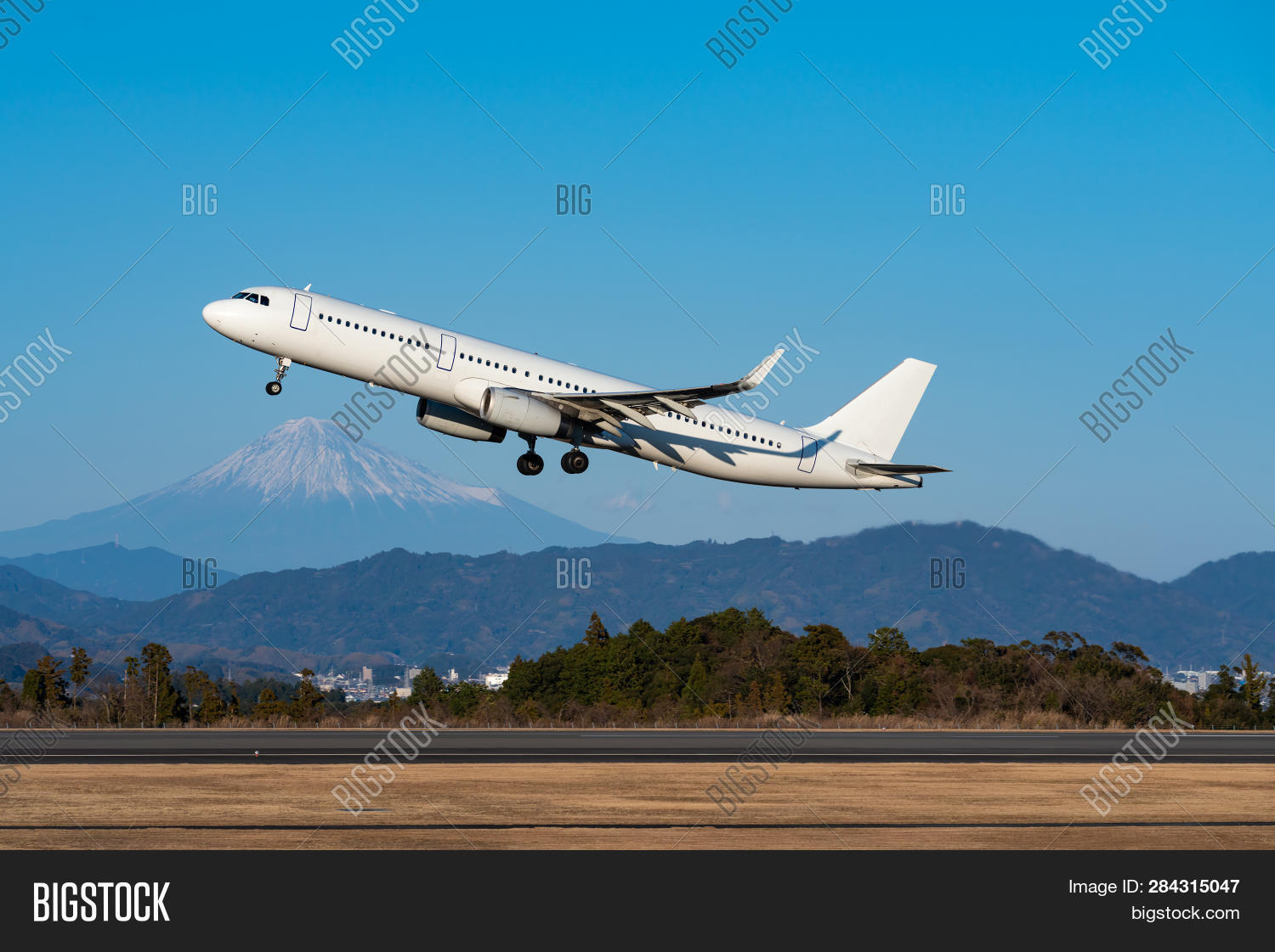 Airplane Taking Off Image & Photo (Free Trial) | Bigstock